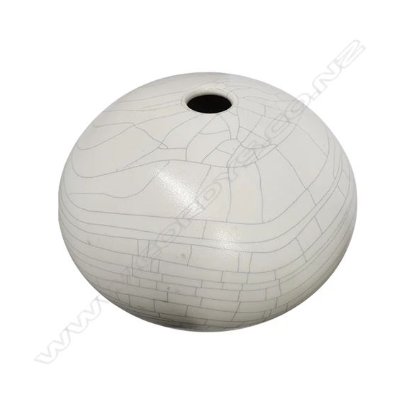 Peter Collis | PETER COLLIS ORB VASE | MutualArt