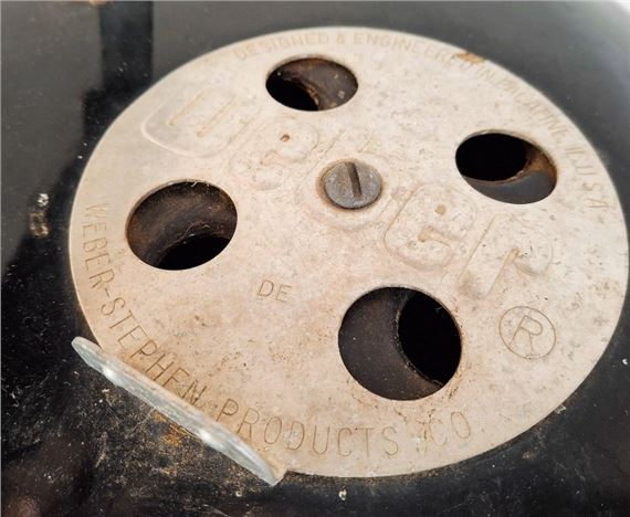 Weber | WEBER BRAAI WITH INSIDE GRIDS | MutualArt