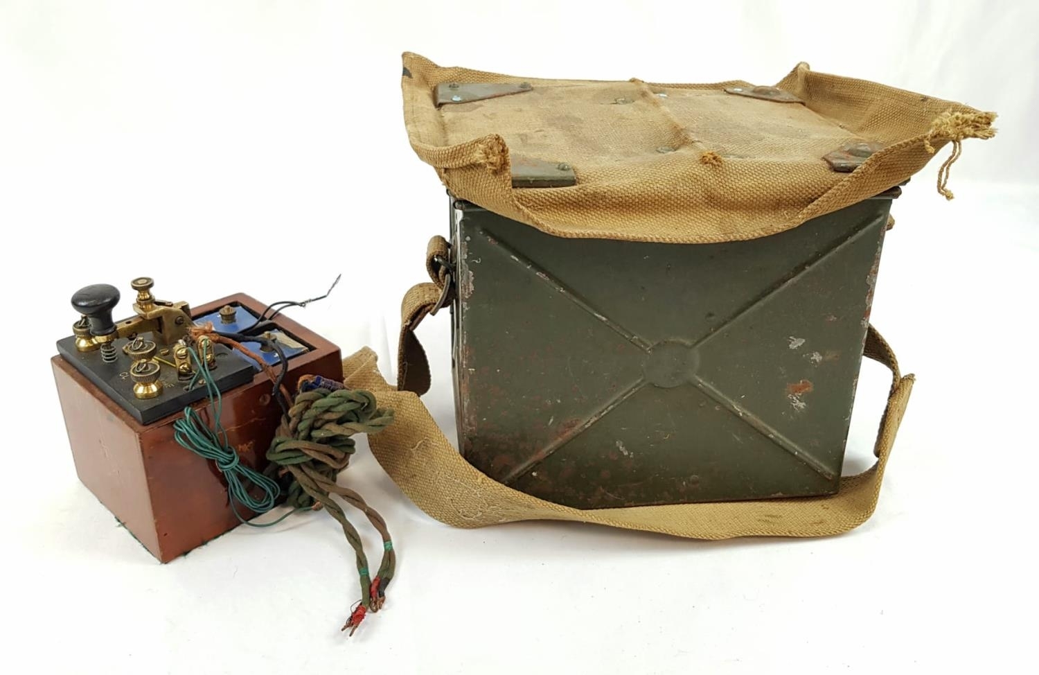 Morse | A MILITARY WW2 FIELD MORSE CODE TRANSMITTER RECEIVER | MutualArt