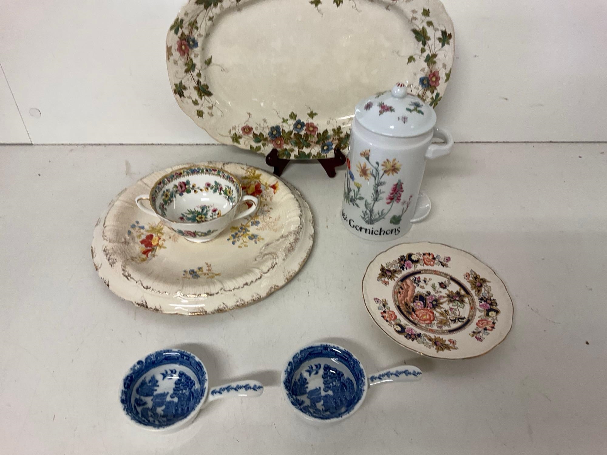 Coalport | SELECTION OF ASSORTED CHINA | MutualArt
