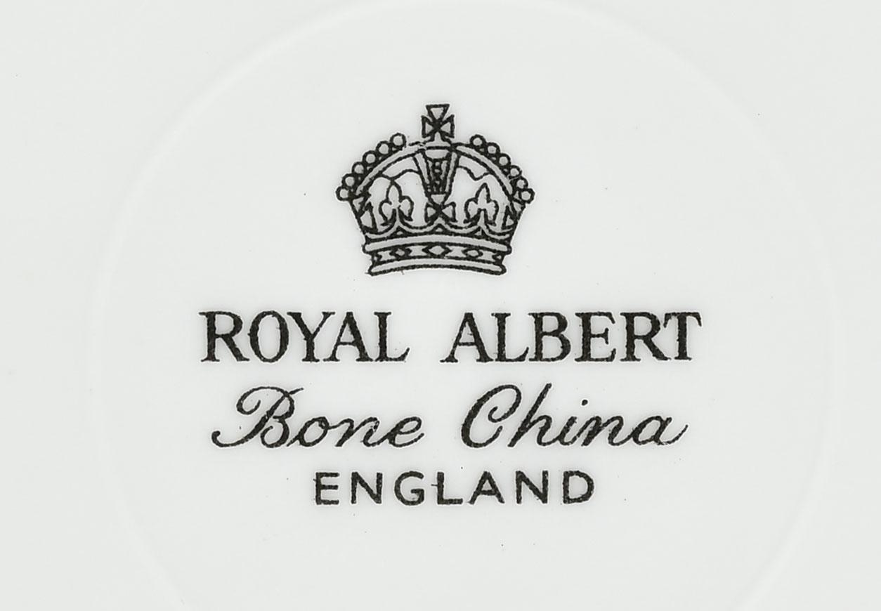 Royal Albert | Royal Albert bone china tea set with gold trim | MutualArt