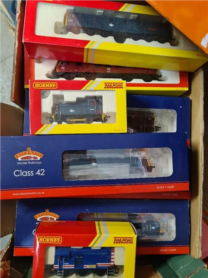Diesel | 4 x Bachmann 00 gauge Diesel locomotives and others | MutualArt