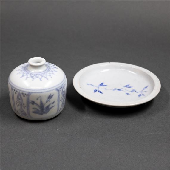 Graeme Storm | Graeme Storm Small blue and white jar | MutualArt
