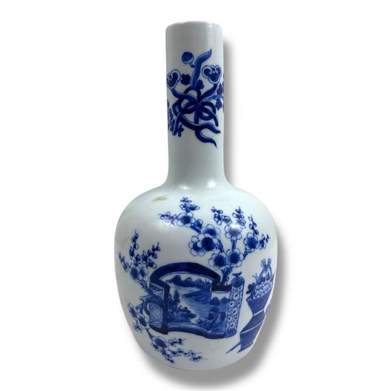 Tongzhi | An antique Chinese Tongzhi Blue and White porcelain | MutualArt