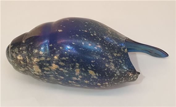 Colin Heaney | AN IRIDESCENT ART GLASS SCULPTURAL SHELL | MutualArt