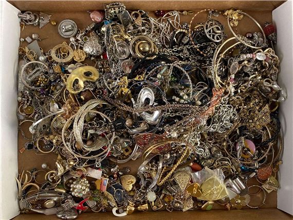 Jewelry | Group of Costume Jewelry Turn off bid sound | MutualArt