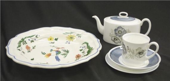 Susie Cooper | Group various ceramic table pieces | MutualArt