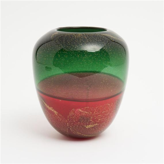 Alan Fox | AN ART GLASS VASE WITH 24 CARAT GOLD INCLUSIONS BY ALAN FOX ...