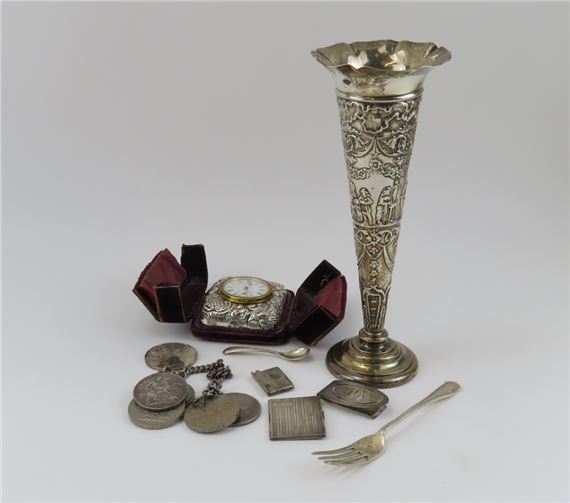 William Comyns | A collection of silver items (1903) | MutualArt