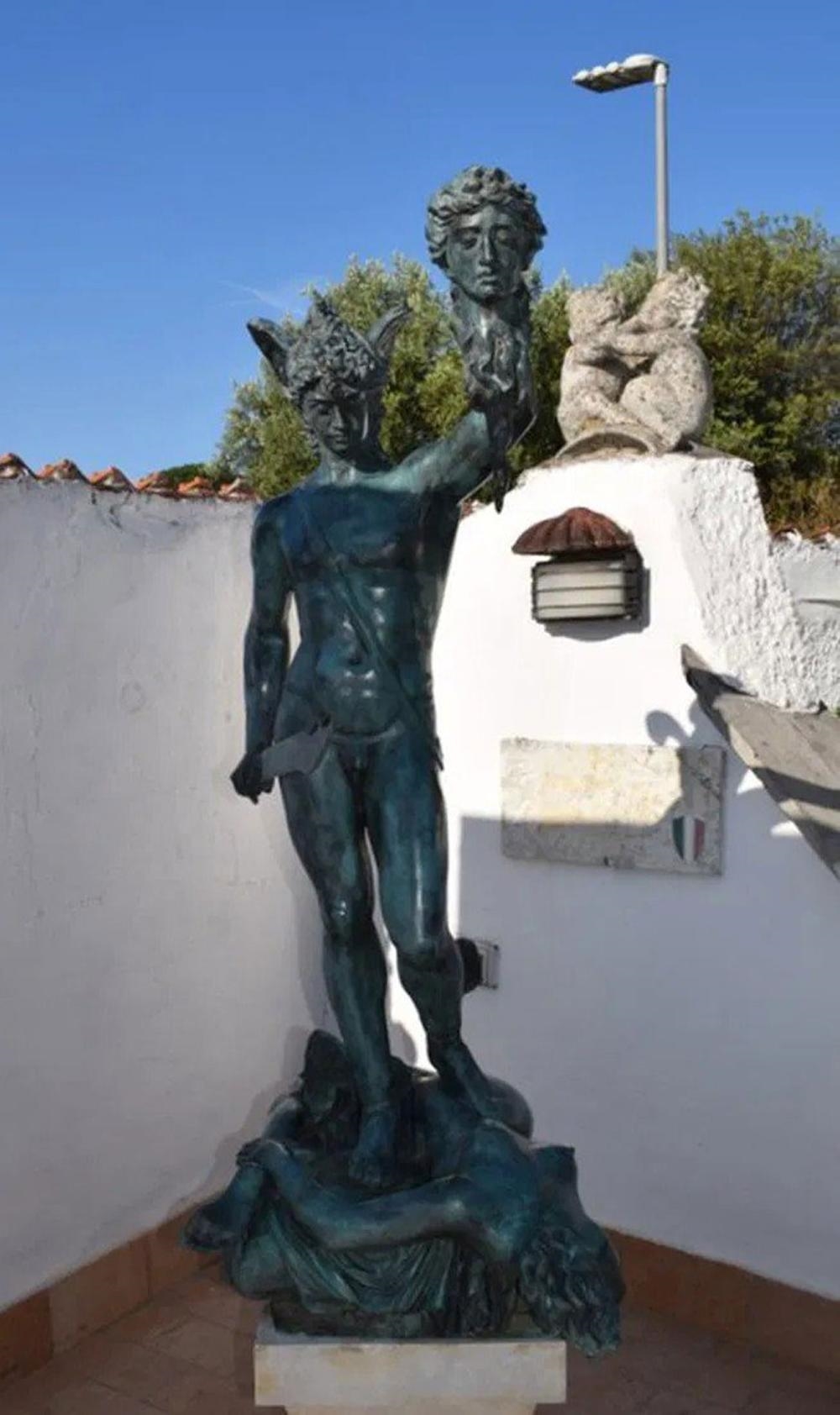 Benvenuto Cellini | Statue of Perseus with head of Medusa | MutualArt