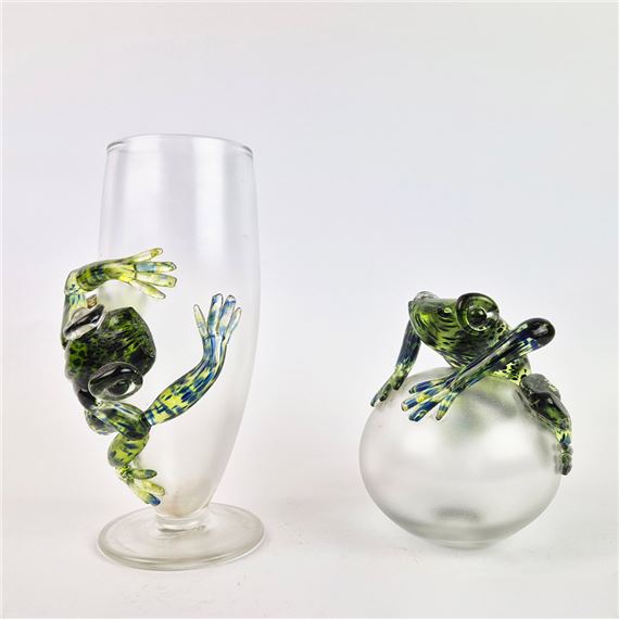 Iestyn Davies | BLOW ZONE VASE AND FROG ON BALL ART GLASS | MutualArt
