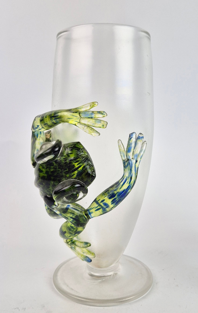 Iestyn Davies | BLOW ZONE VASE AND FROG ON BALL ART GLASS | MutualArt