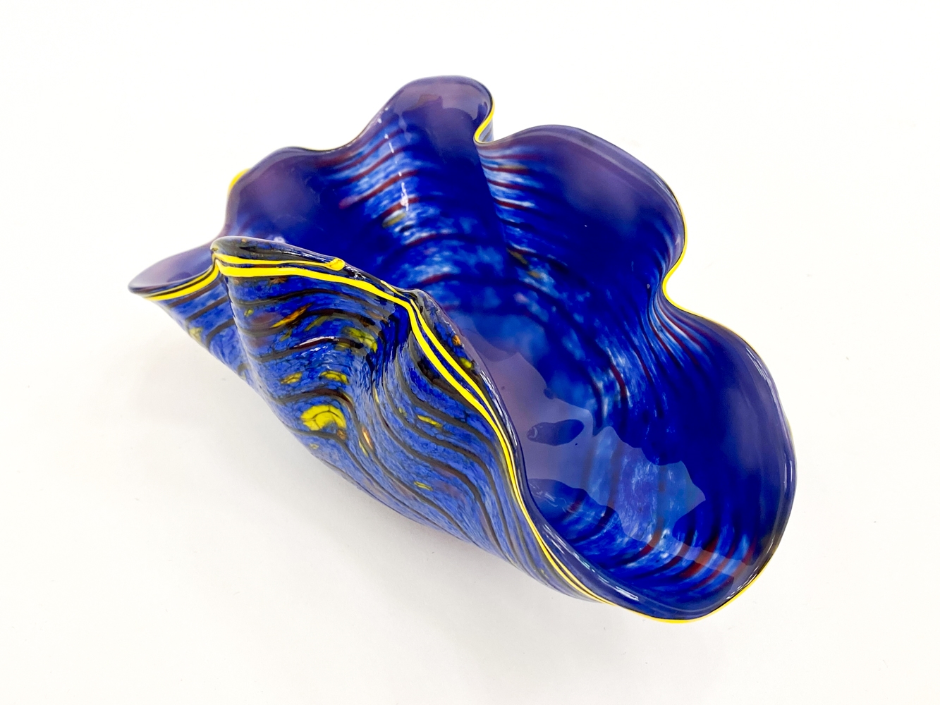 Dale Chihuly | DALE CHIHULY CLAM FORM HAND-BLOWN GLASS VASE (93 ...
