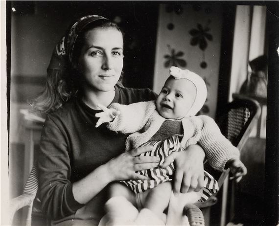 Michel Sima | Françoise Gilot et Paloma Picasso (1949) | MutualArt