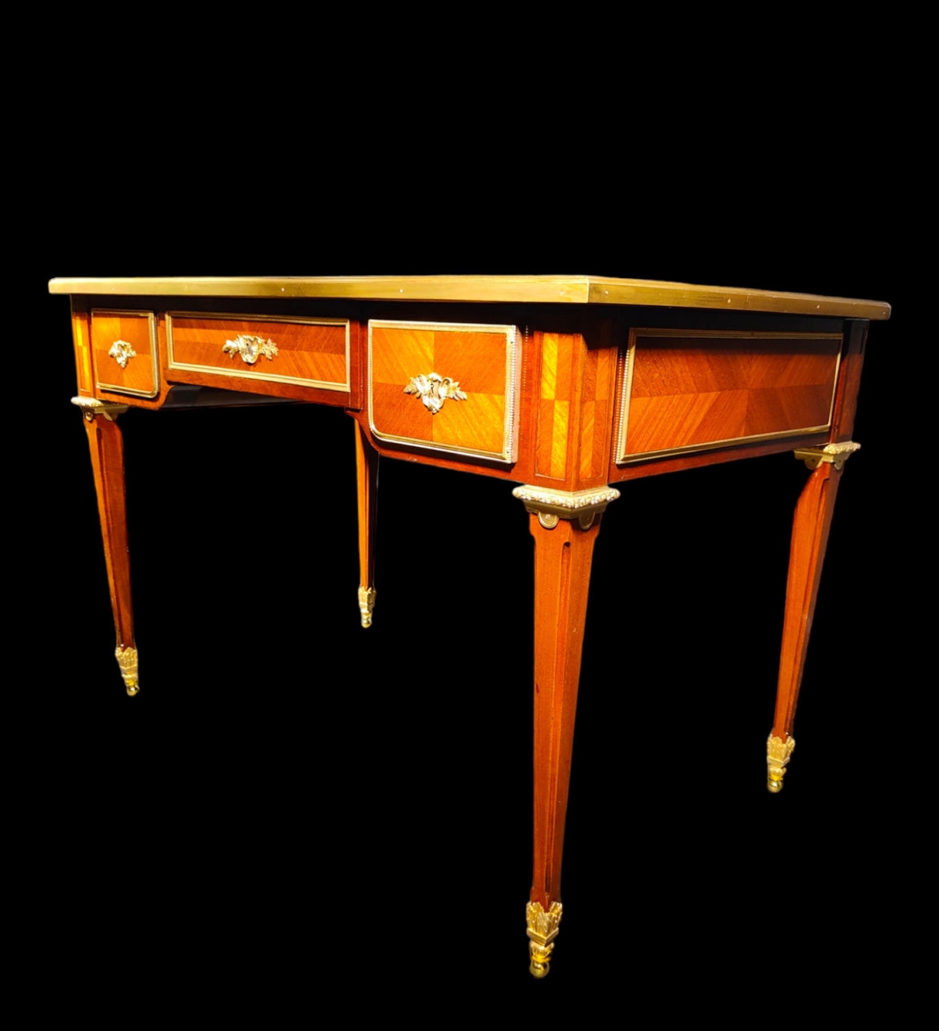 Patas | Importante escritorio francés de Cueunieres | MutualArt