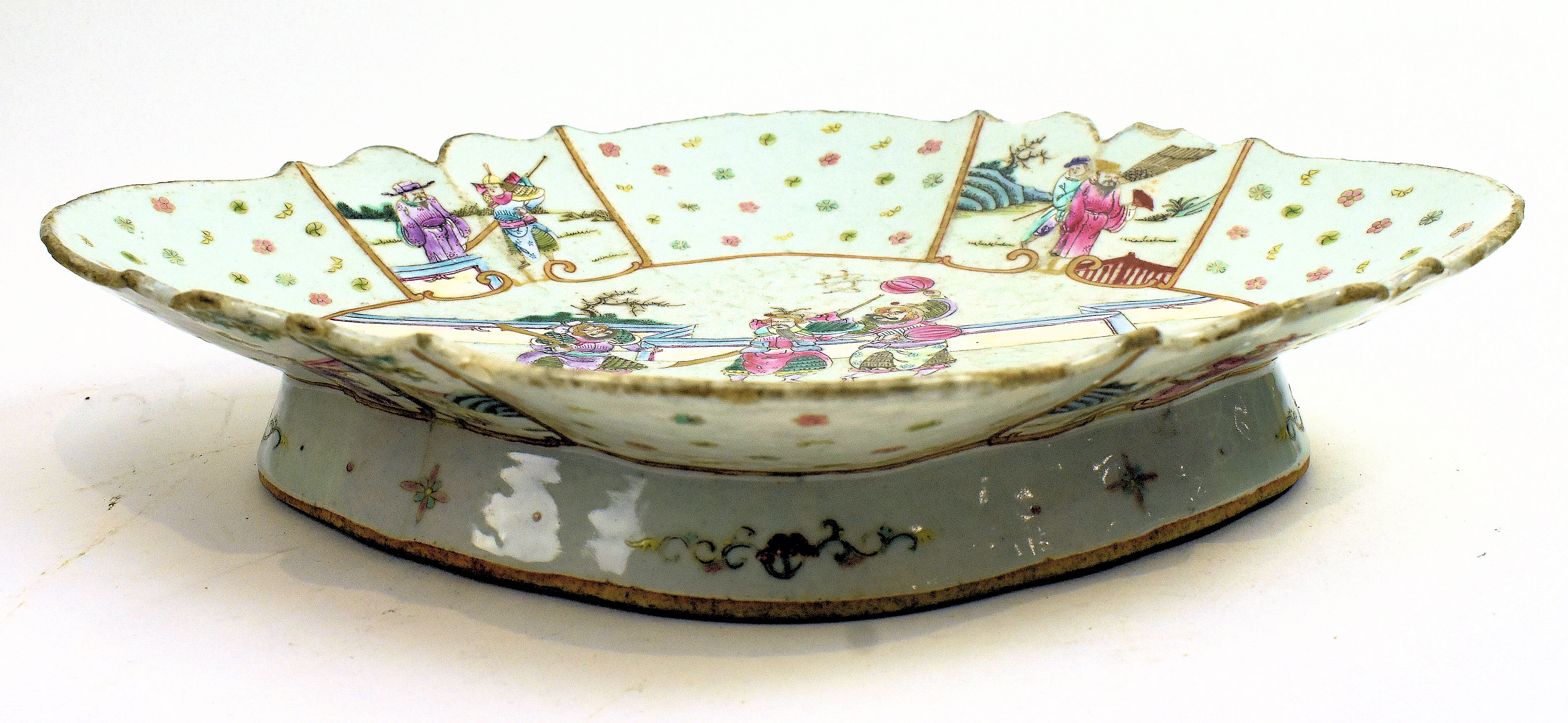 Tongzhi | A LARGE QING TONGZHI FAMILLE ROSE FOOTED DISH / OFFERING DISH ...