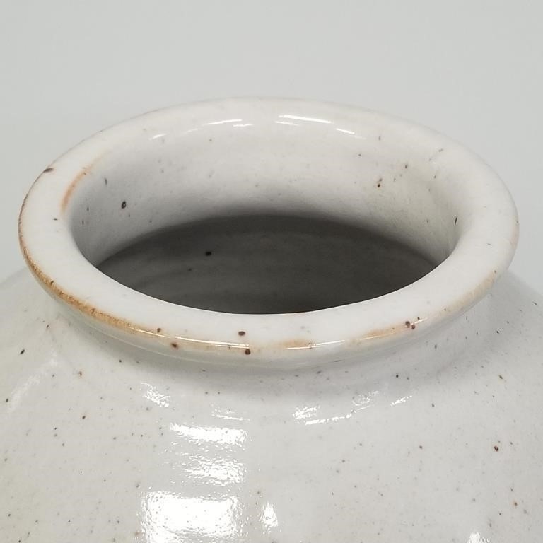 Warren MacKenzie | Warren Mackenzie bulbous vase with paddle | MutualArt