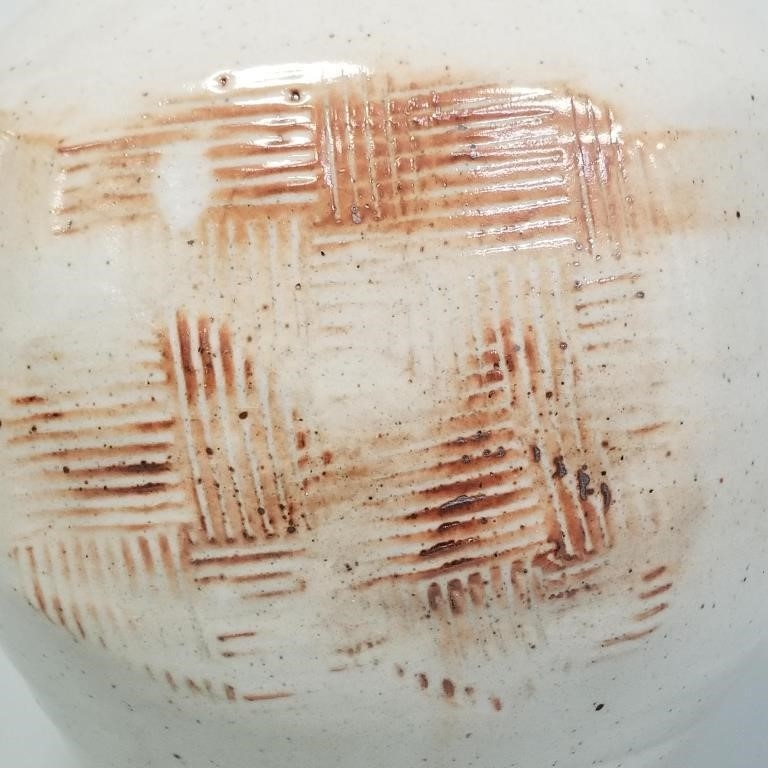 Warren MacKenzie | Warren Mackenzie bulbous vase with paddle | MutualArt