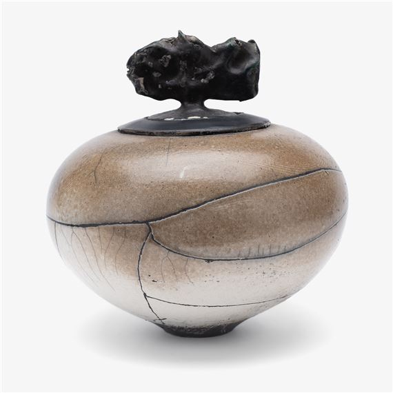 Tom Smith | Ceramic vessel with lid | MutualArt