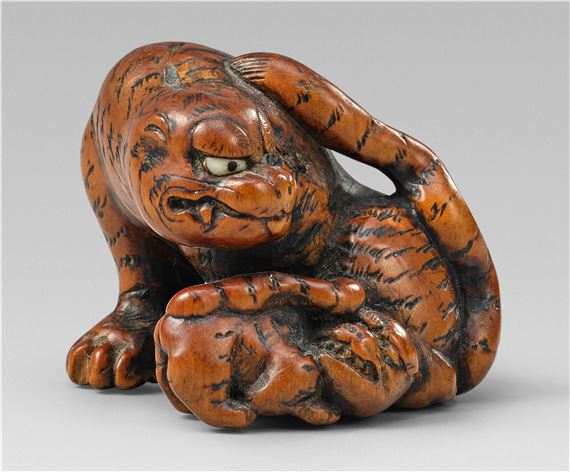 Masamitsu | A small boxwood netsuke of a tiger and cub (Early 19th ...
