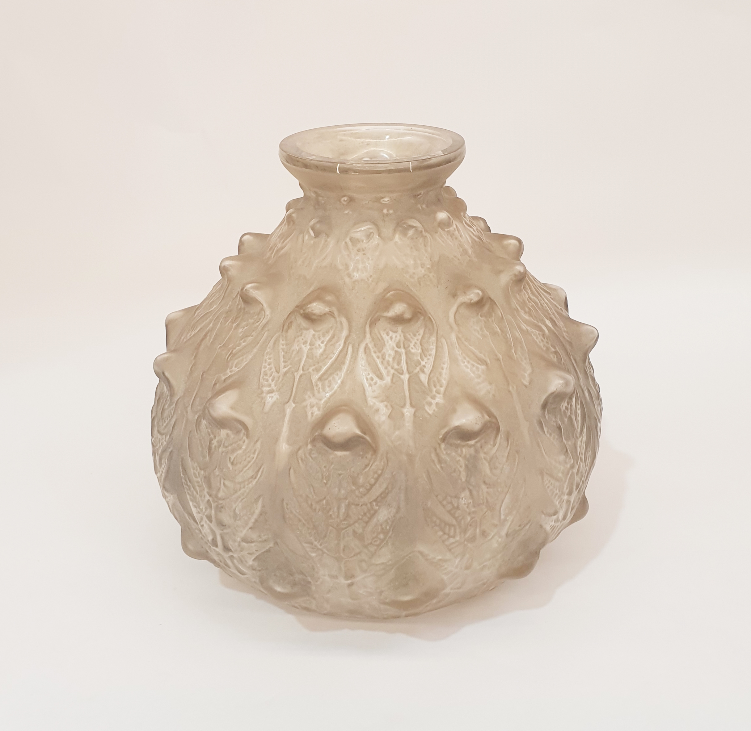 René Lalique | A RENE LALIQUE 'FOUGERES' VASE (1912) | MutualArt