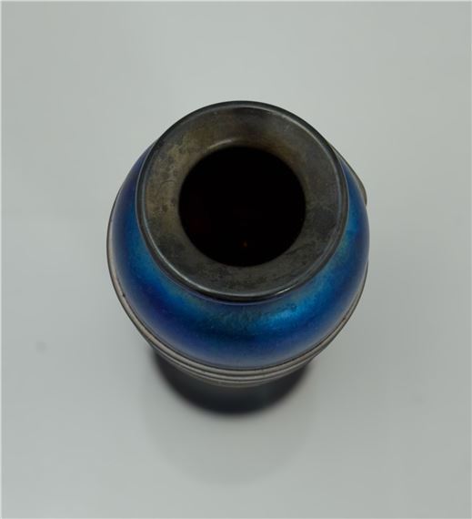 Siddy Langley | Siddy Langley iridescent glass vase (1996) | MutualArt