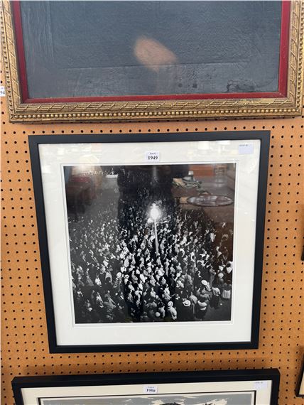 Ernesto Fernandez | Crowd Around Lamp Post | MutualArt