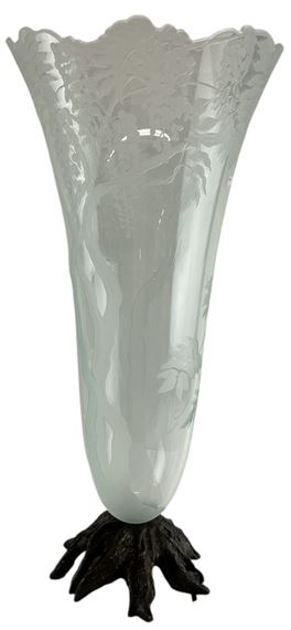 Stephen Schlanser | a modern clear art glass vase | MutualArt