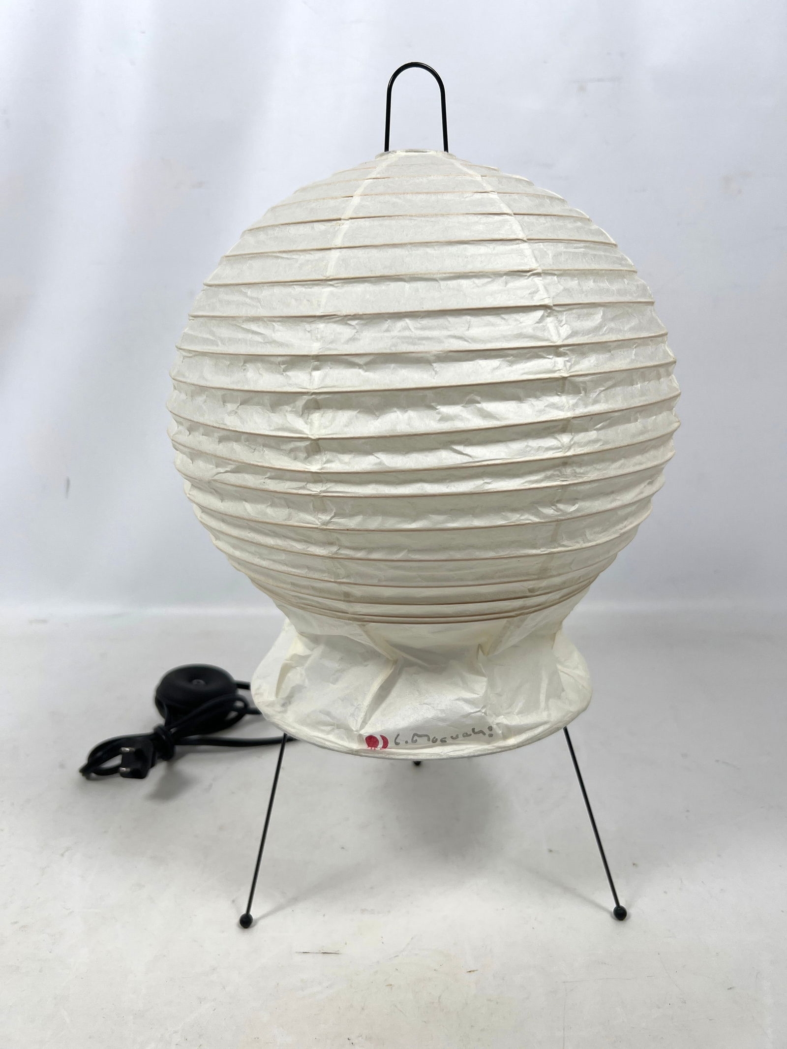 Isamu Noguchi | ISAMU NOGUCHI Signed Paper Shade Akari Lamp | MutualArt