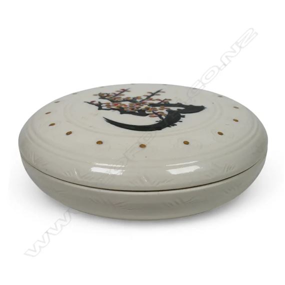 Keum Sun Lee | Keum Sun Lee trinket dish | MutualArt