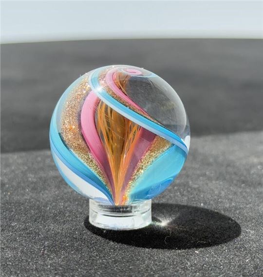 Geoffrey Beetem | Ribbon Lutz Art Glass Marble (2017) | MutualArt