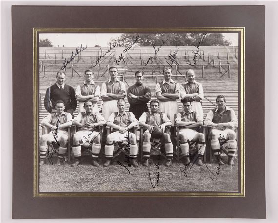 Cliff Bastin | Arsenal autographed black and white team photograph ...