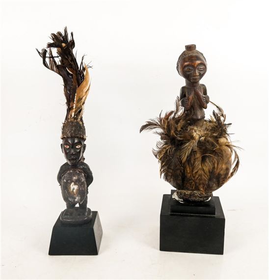 School African | Yombe Nkisi Nkondi Figure on Base | Compare similar ...