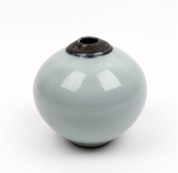 Les Blakeborough | Sturt Pottery vase | MutualArt