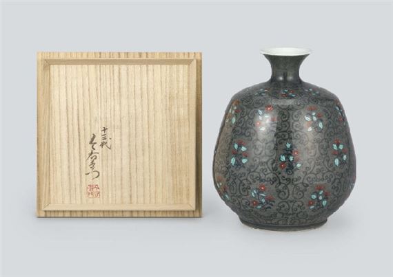 Imaizumi Imaemon | Iro-nabeshima vase with design of grass and flower ...