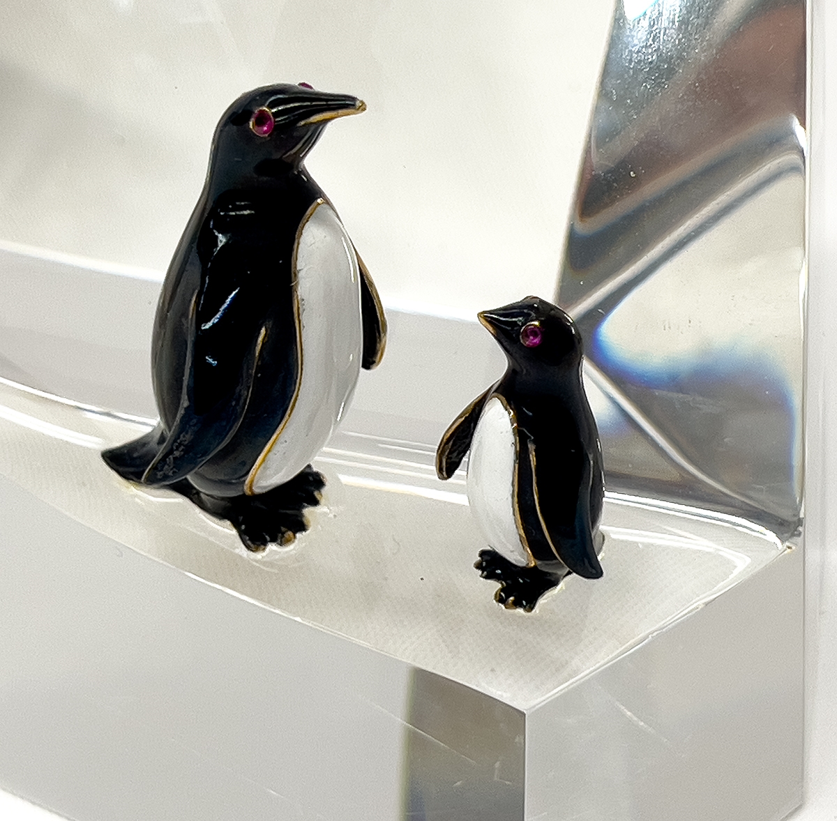 George Thompson | STEUBEN PENGUIN FLOW GLASS SCULPTURE (1970) | MutualArt