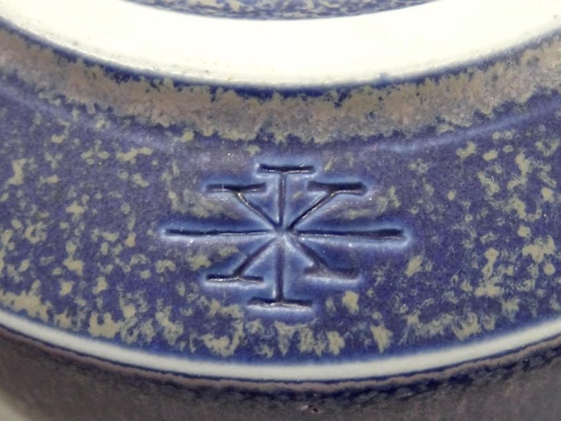 Robert Deblander | Vase mauve en porcelaine | MutualArt