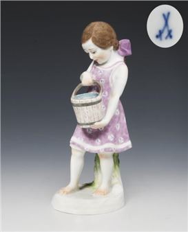 Alfred König | Mädchen mit Eimer am Strand (1914 - 1923) | MutualArt