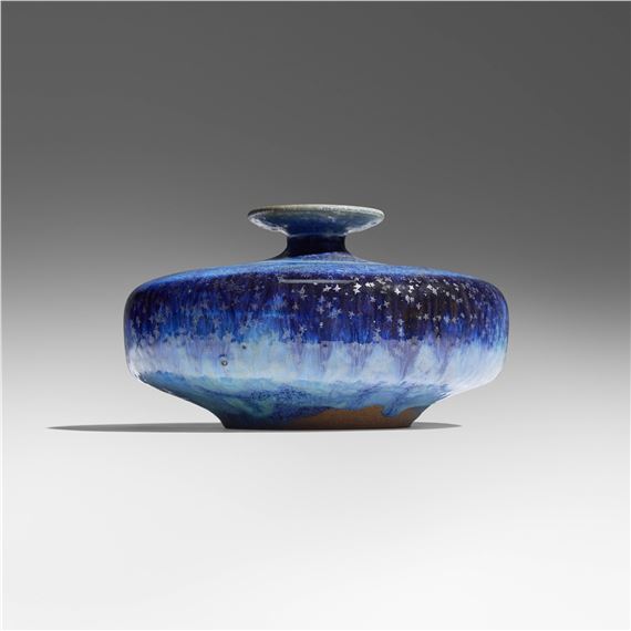 Otto & Gertrud Natzler | Squat vase (1973) | MutualArt