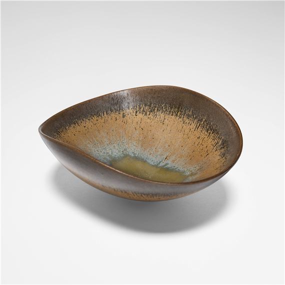Otto & Gertrud Natzler | Folded bowl | MutualArt