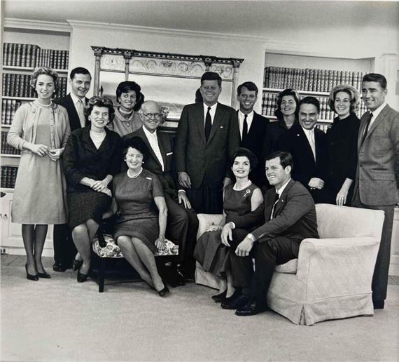 Jacques Lowe | First Official Portrait Of The Kennedy Family (1960 ...