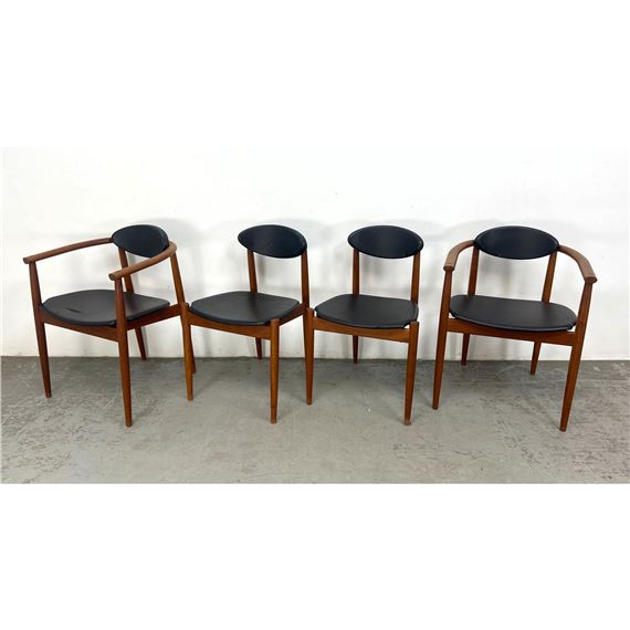 Thomas Moser | Set 4 Thomas Moser Studio Made Chairs (2017) | MutualArt