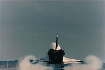 NASA | Superb and rare view of the landing of the space shuttle ...
