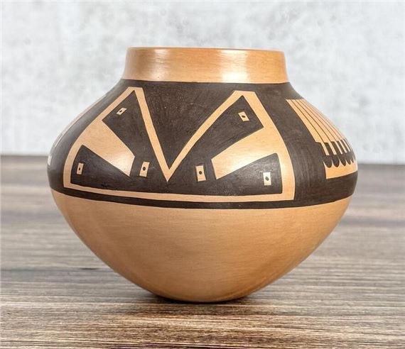 Jocelyn Quam Namingha | Zuni Seed Jar Pot | MutualArt