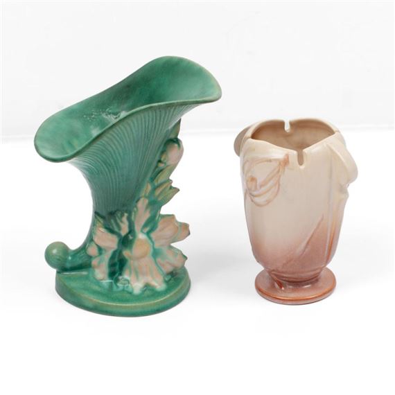 Roseville Pottery | TEASEL & PEONY CORNUCOPIA VASE | MutualArt