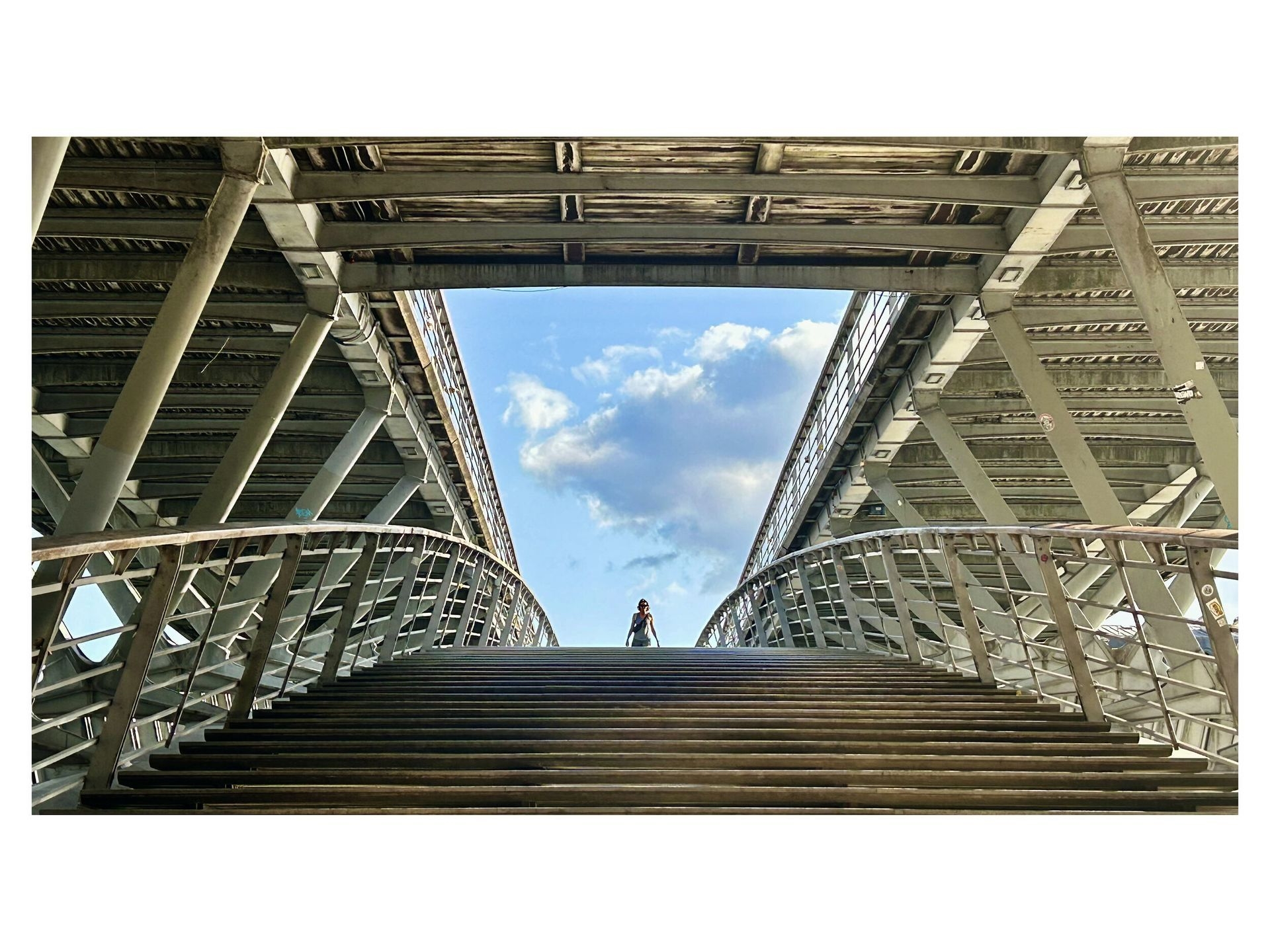 Maria-Sveva Dagnino | Fenêtre vers l’infini | MutualArt