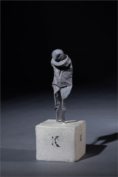 Jesse Fernández | Small gray figure Sculpture | MutualArt