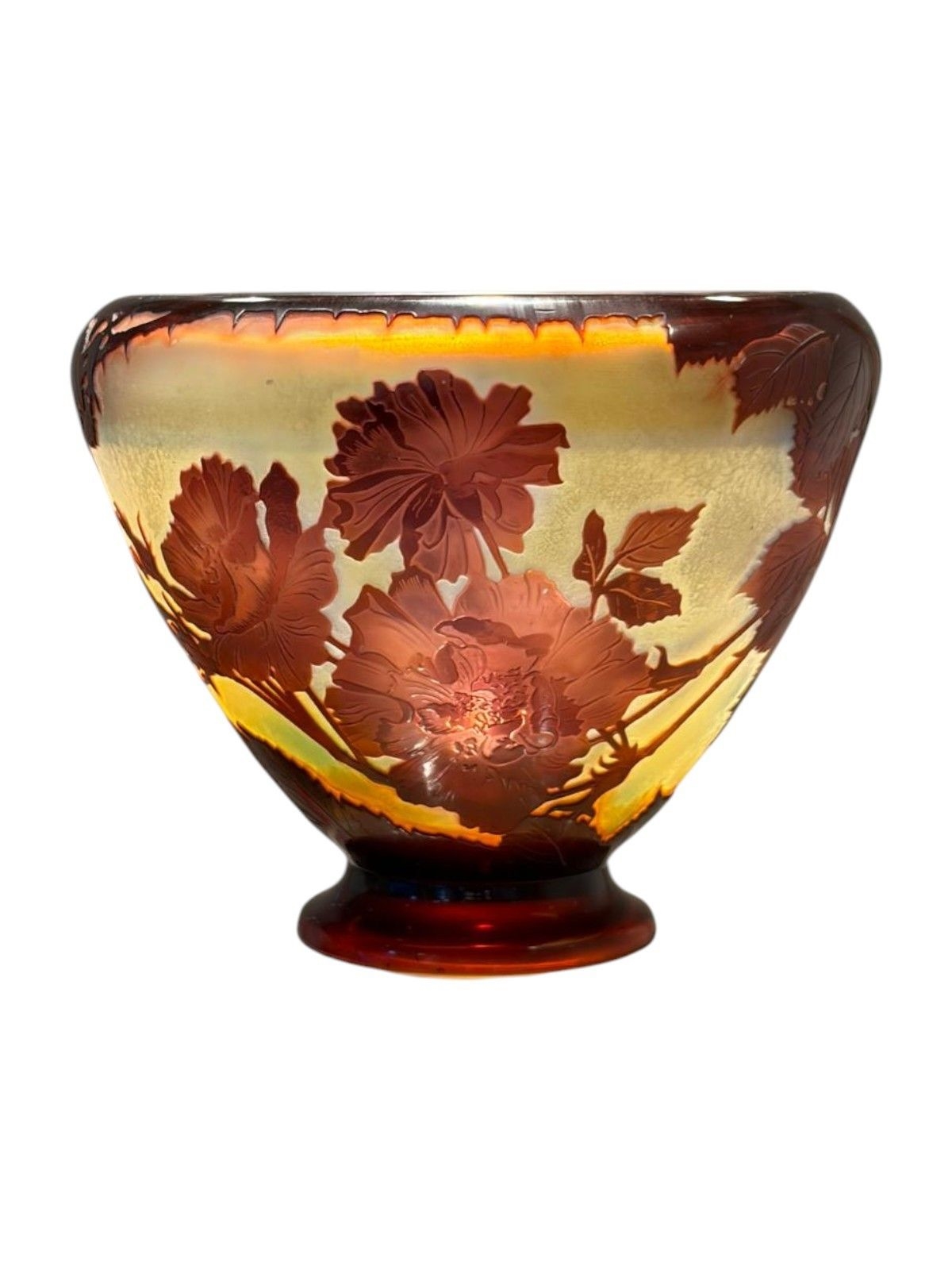 Emile Gallé | Bowl with floral decoration (roses) | MutualArt