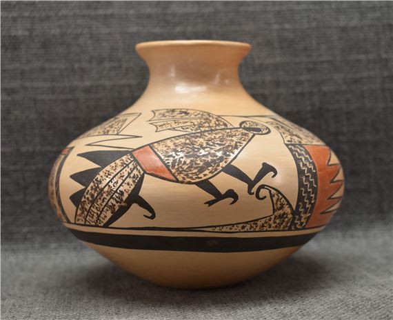 Nyla Sahmia Nampeyo | HOPI POTTERY VASE (1980s) | MutualArt