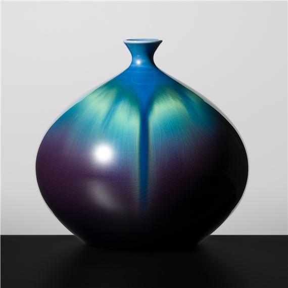 Tokuda Yasokichi III | A Fine Kutani-Glazed Porcelain Vase | MutualArt